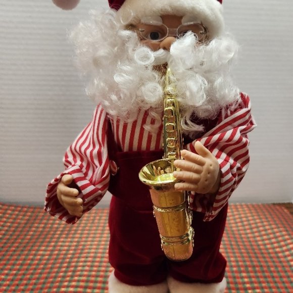 Holiday | Traditional Christmas Musical Santa Playing A Saxaphone ...